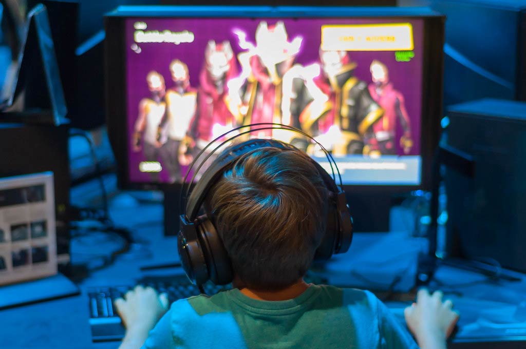 24 Negative Effects of Video Games on Physical Health - INVENTgen